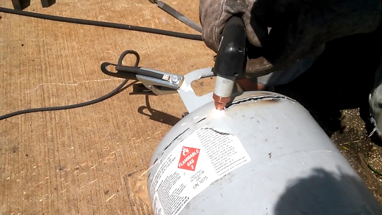 Plasma cutting a propane tank - YouTube