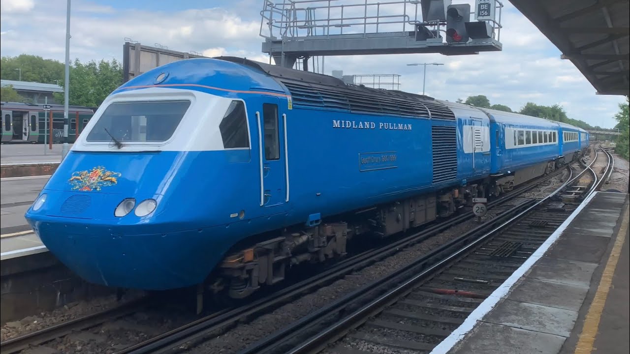43046 & 43047 ‘Midland Pullman’(HST) Passes Basingstoke - 26/8/22 ...