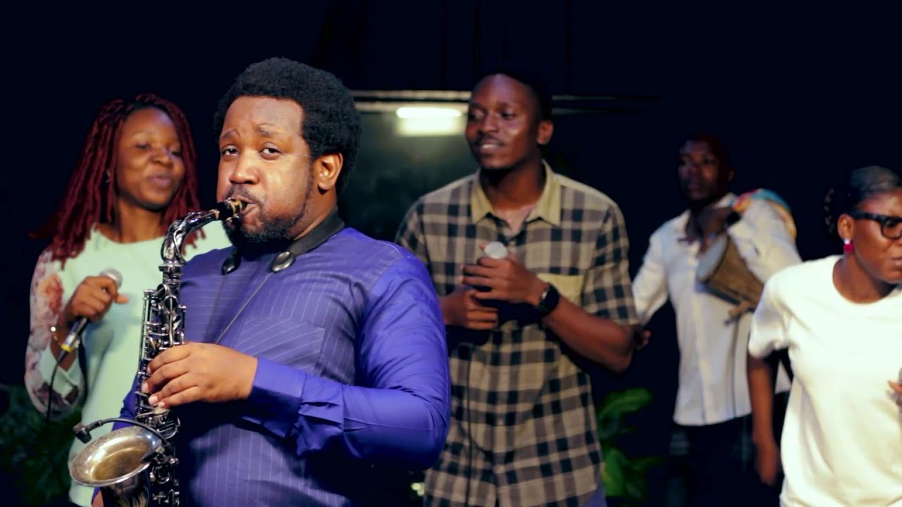 SPONTANEOUS PRAISE with Beejay Sax - YouTube