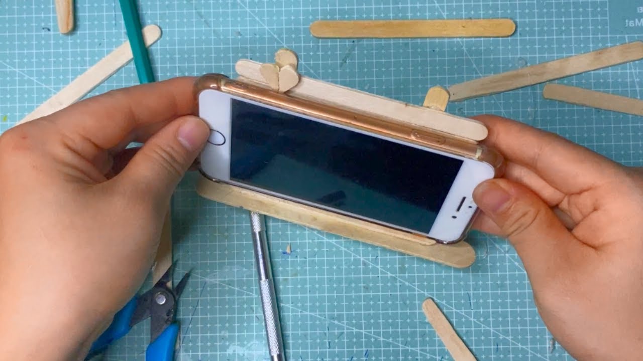 How to Make Mobile Stand with Popsicle Sticks 📱 Mobile Phone Stand 👀 ...