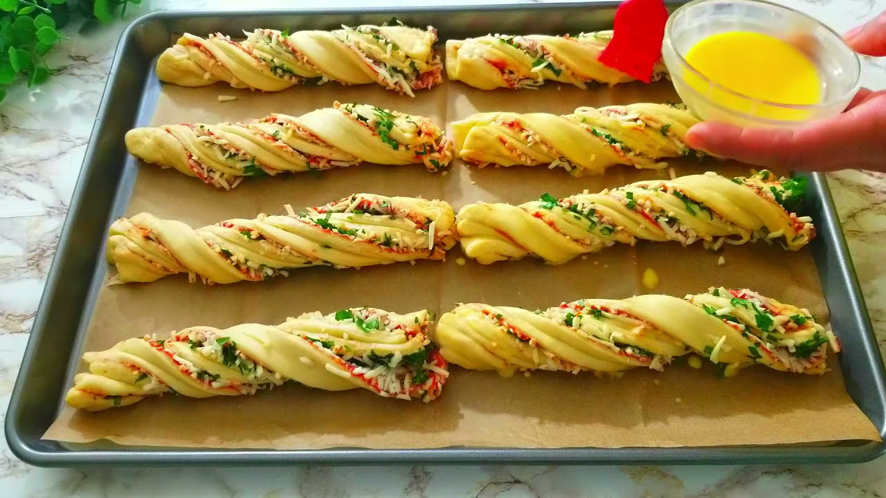 NEW CURVED PIZZA. This is the MOST DELICIOUS I have ever eaten - YouTube