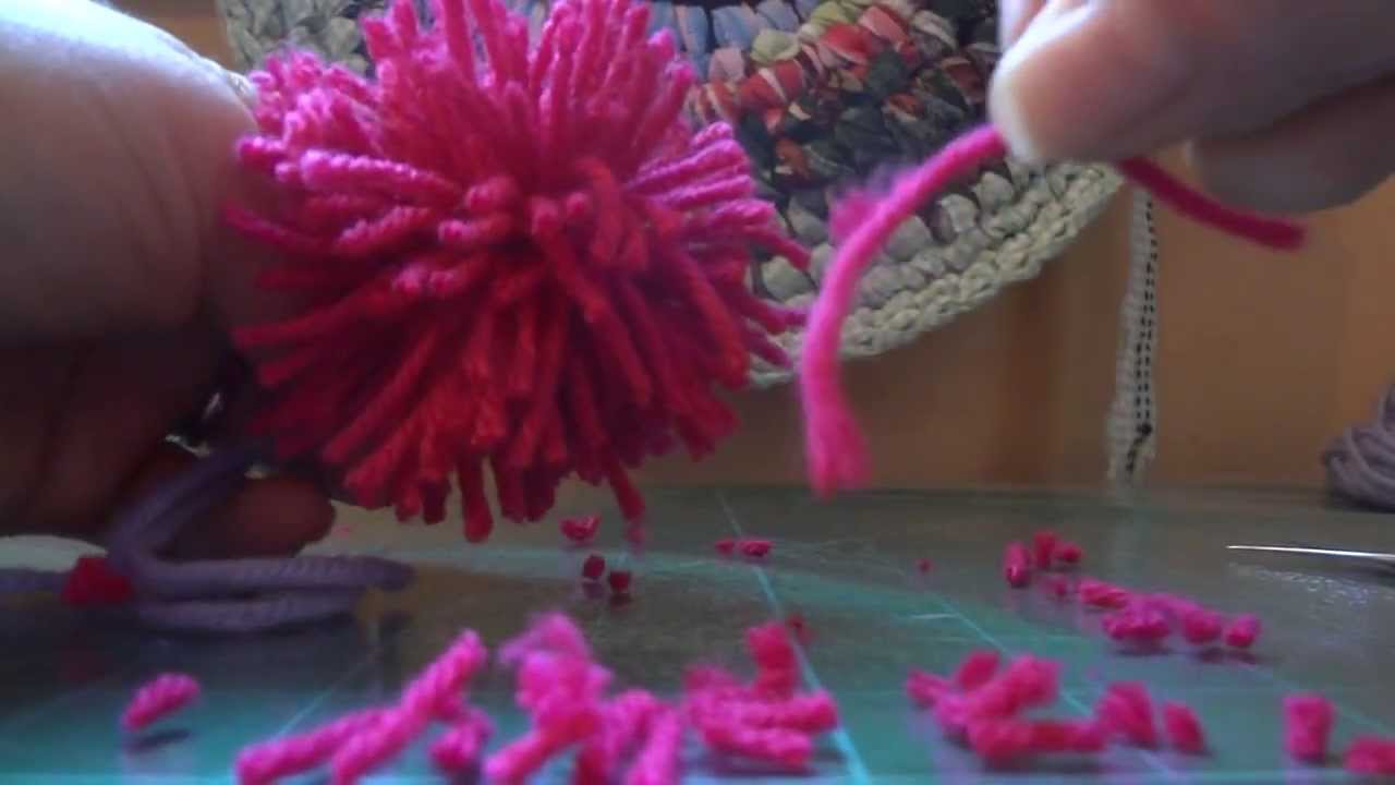 How to Make a Yarn Pom Pom - YouTube