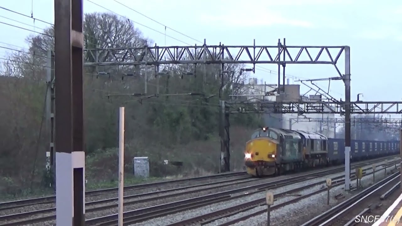 DRS Class 37 rescue failed 66 at South Kenton - YouTube
