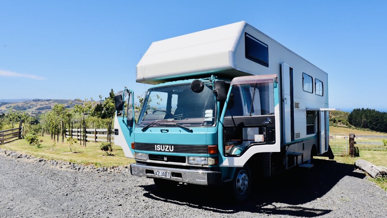 1991 Isuzu Forward Horse Truck with accommodation - YouTube