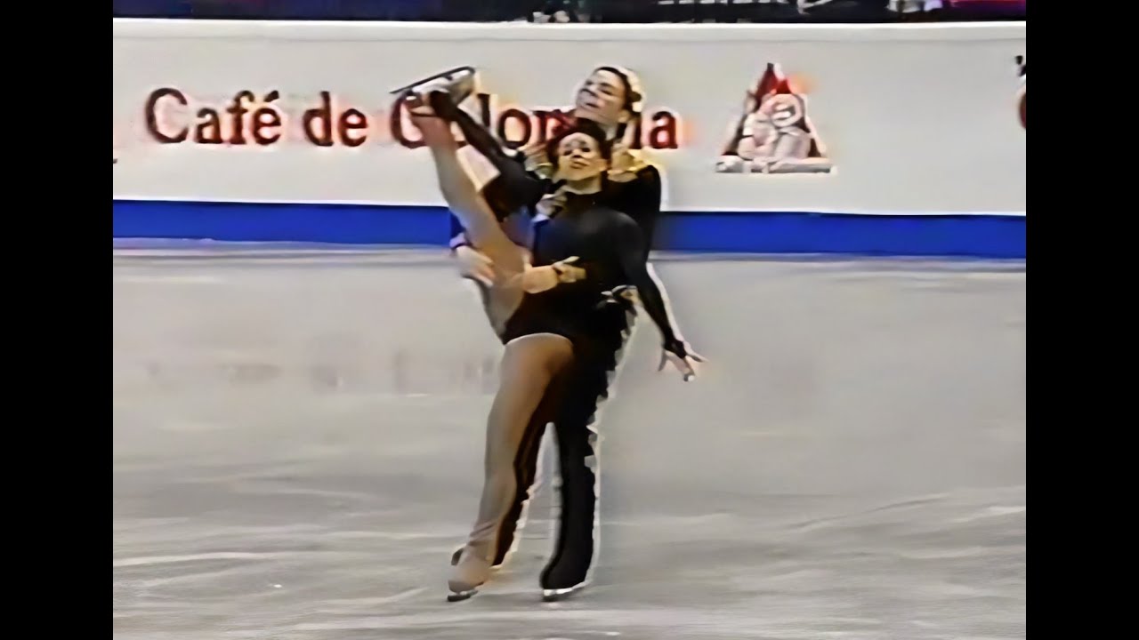 Cute French GIRL skates and shows off LIMBER body in tiny black SKIRT ...