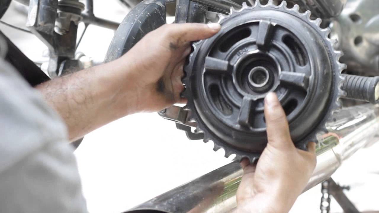 Rear Drum brake inspection and replacement in Bullet Standard UCE 500 ...