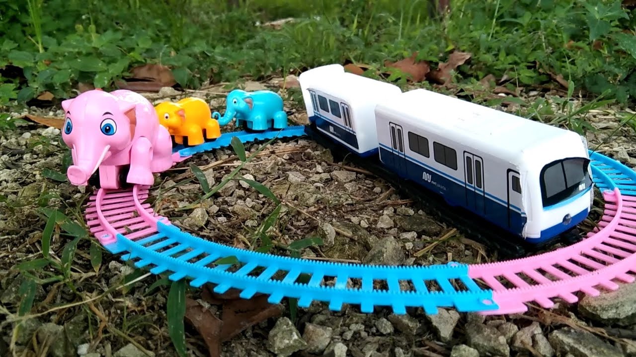 UNBOXING DAN MERAKIT MAINAN KERETA API GAJAH,KERETA API MRT LRT - YouTube