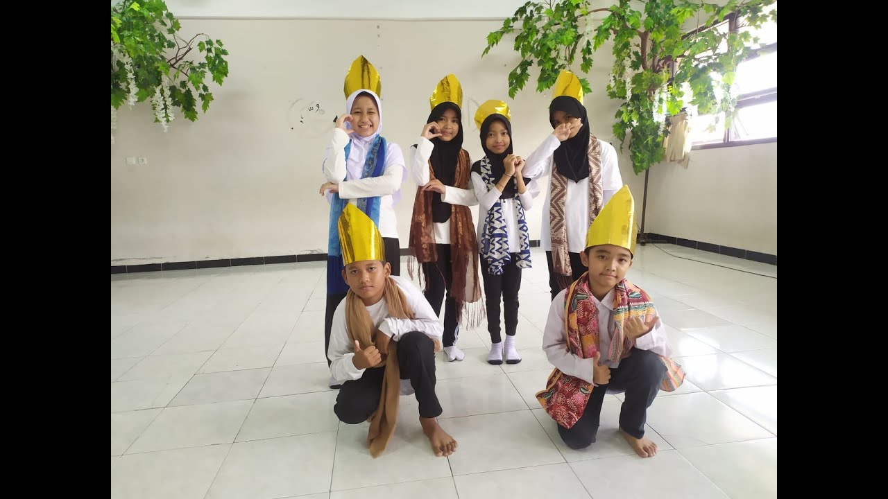 Tarian Sirih Kuning Betawi Kelompok I - YouTube