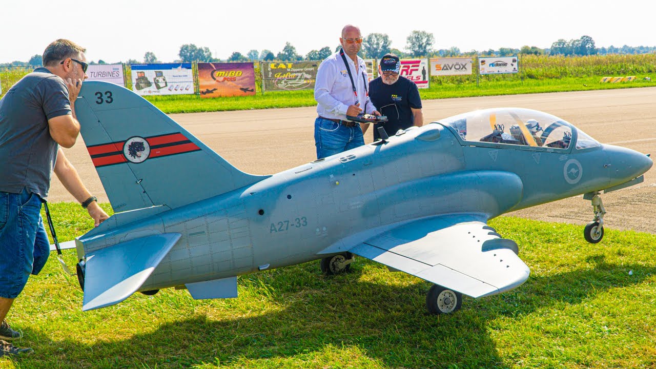 XXXL BAE HAWK TOMAHAWK 1:2.5 SCALE RC TURBINE JET FLIGHT DEMONSTRATION ...