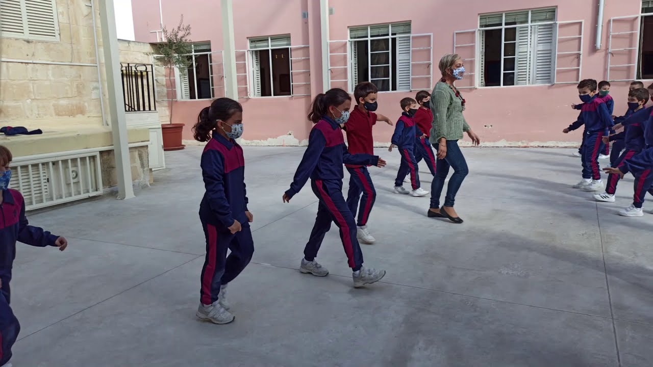 Logħob Tradizzjonali Malti - YouTube