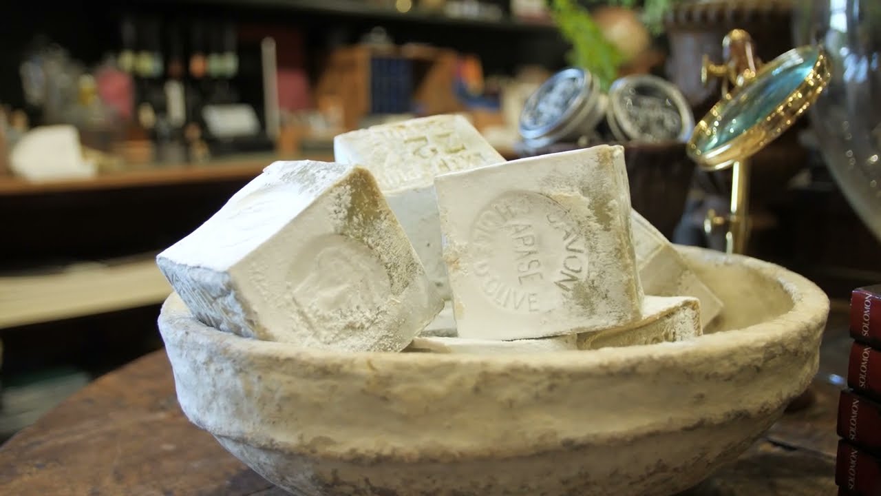 Ray Hardman explores “de Gerenday’s Fine Art Materials and Curiosities ...