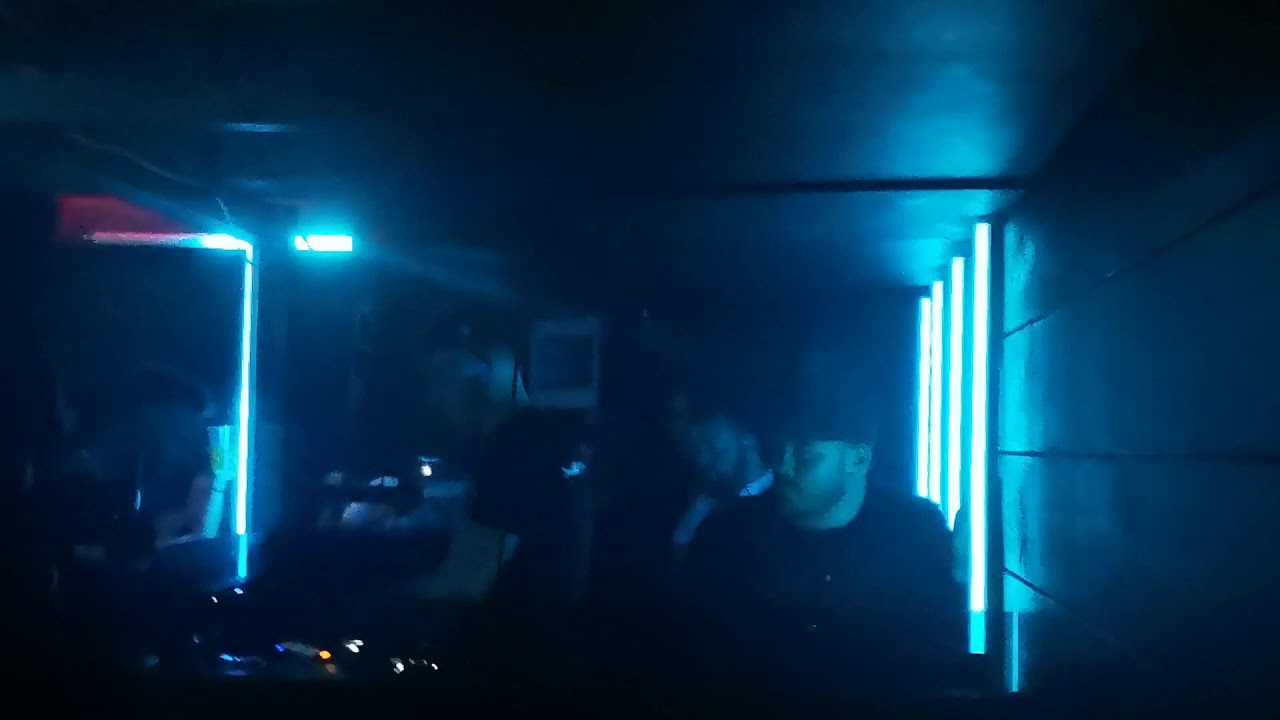 Bryan Kearney rong kable club Manchester (3) - YouTube