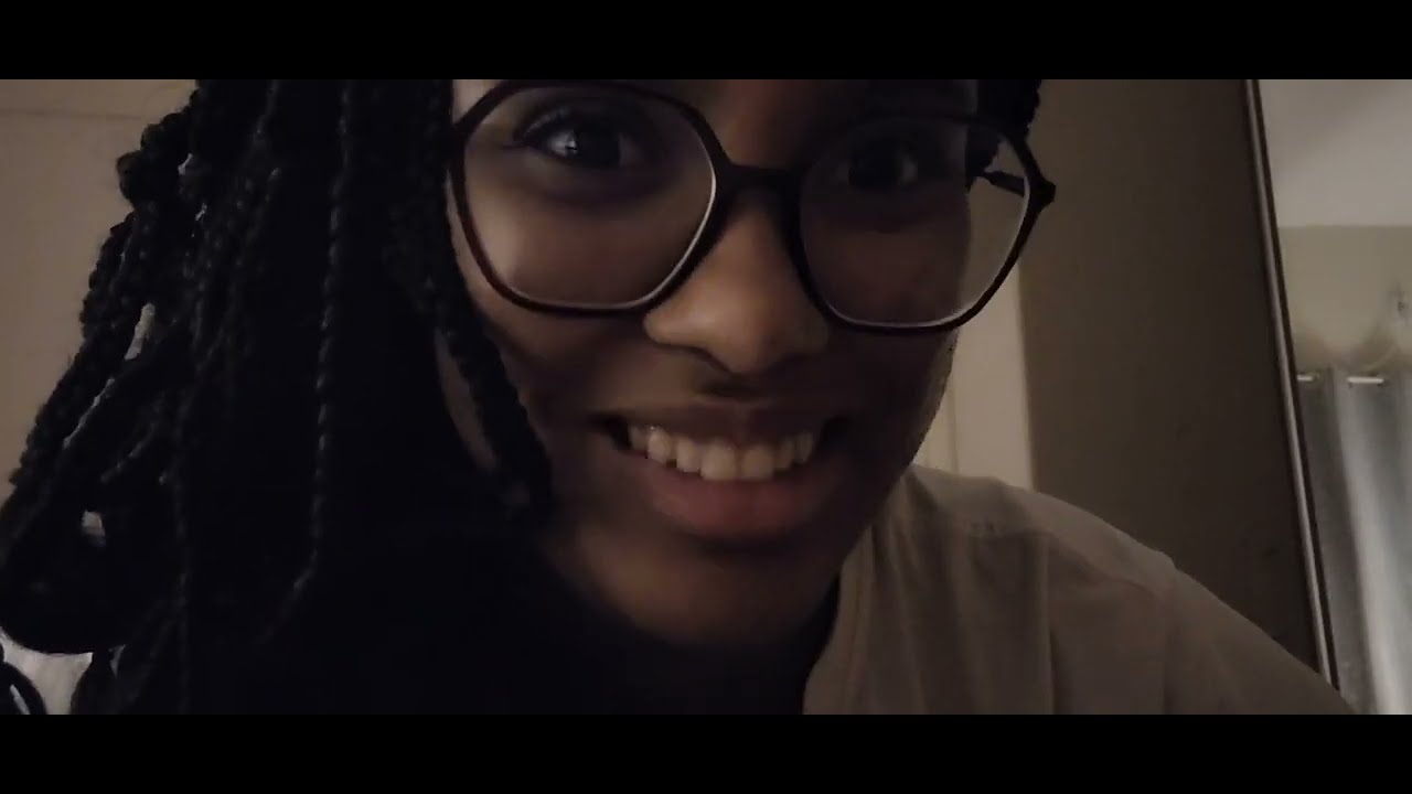meu primeiro asmr - tapping on random things - YouTube