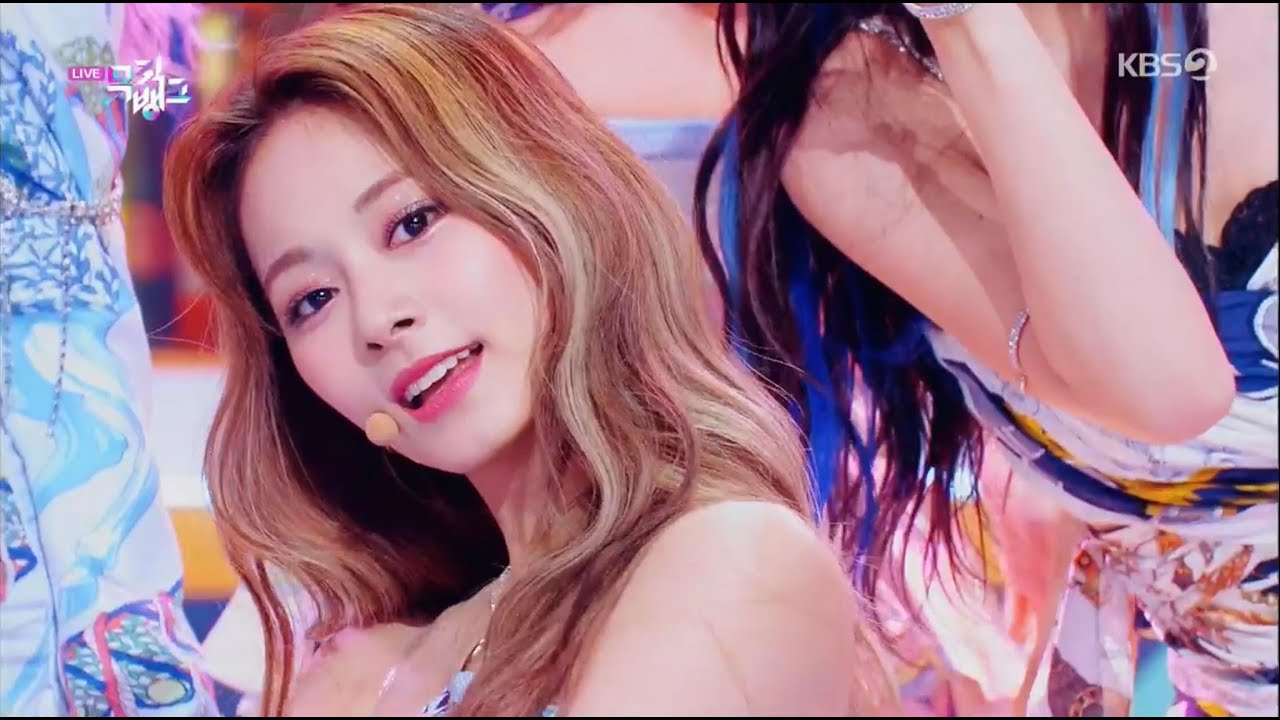 Tzuyu received many compliments for both her visuals and vocals during ...