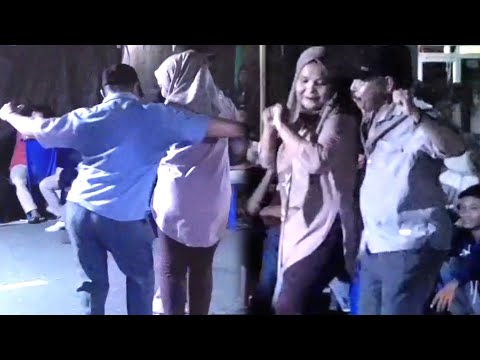 TANTE CANTIK GOYANG MANTUL° OM KUMIS di buat keasikan | Musik Wakatobi rancak musik terbaru
