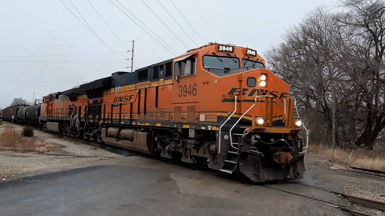 BNSF M-GALPEI at Peoria, IL - Jan. 2, 2023 - YouTube