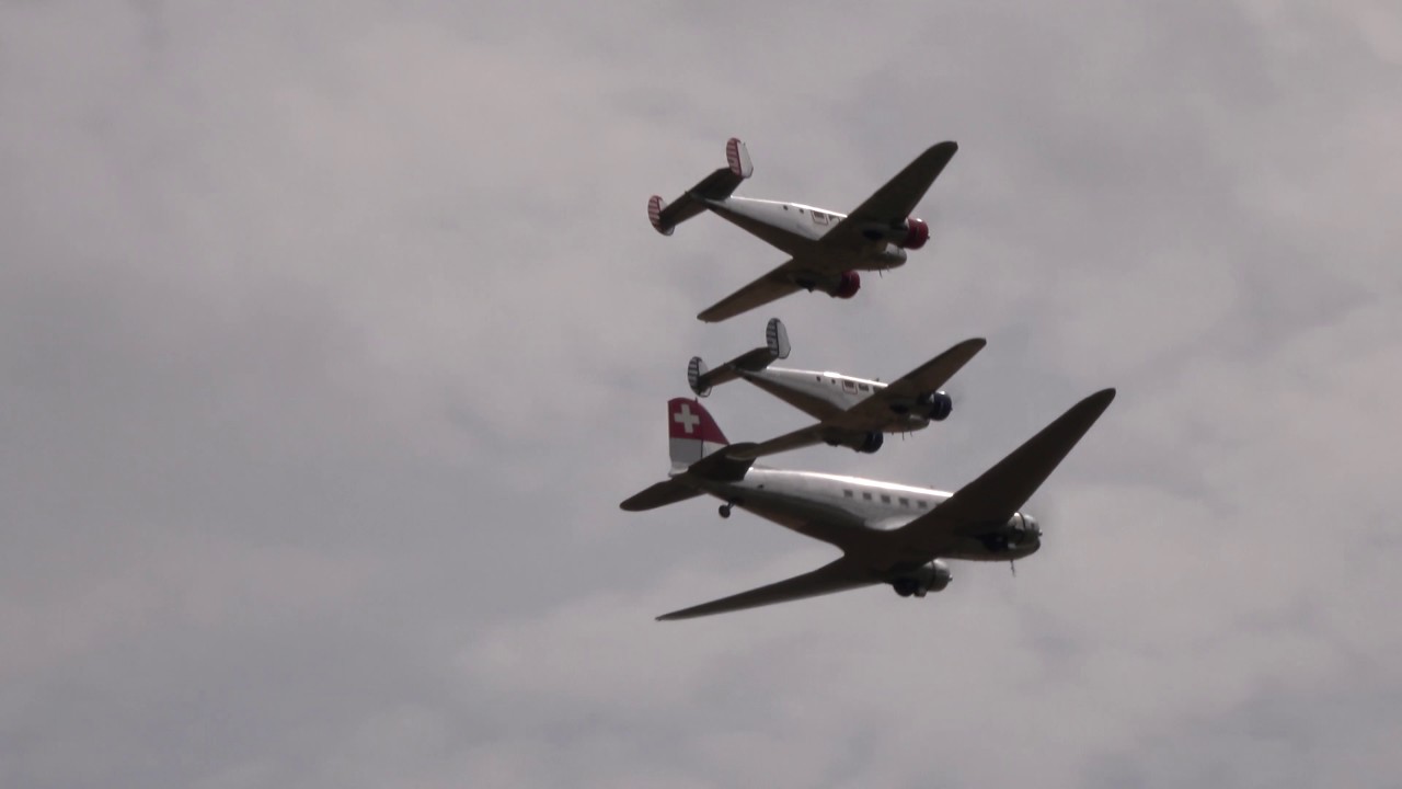 Classic Formation Douglas DC-3 and Beech 18's - YouTube