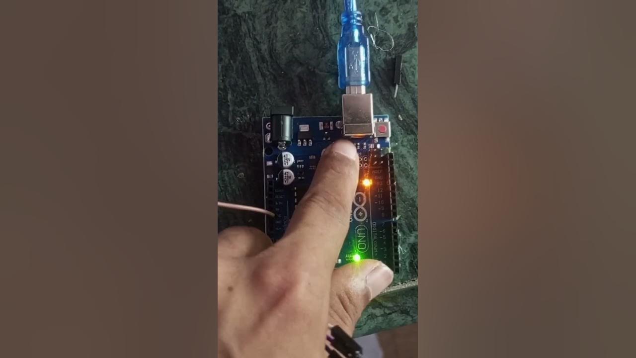 How to make traffic lights using Arduino uno - YouTube