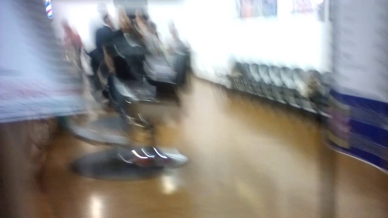 Little kid crying about a haircut @ Pueblo Mall - YouTube