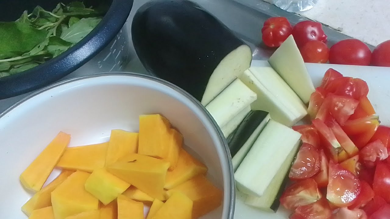 Marimar Bahrain 🇧🇭 マリマル is live! SLICING VEGETABLES - ASMR - YouTube