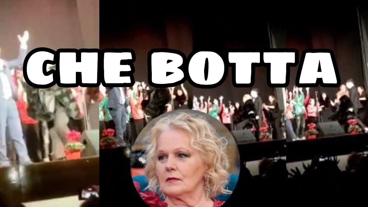 Katia Ricciarelli che botta ..cade al indietro sul palco durante una premiazione.Video - YouTube