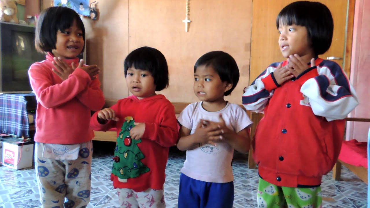 Smallest Gan Sabra kids sings "Every Move I Make" - YouTube