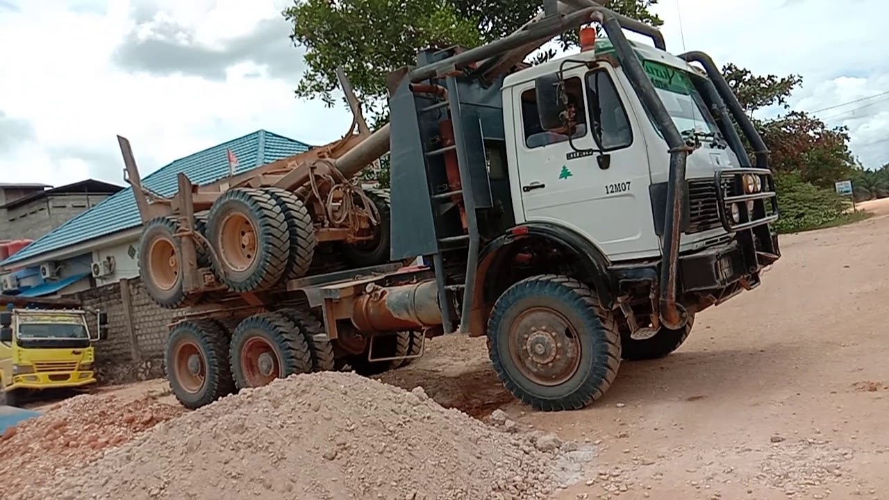 Cara mangatasi truck canter yg amblas yaitu di taring menggunakan truck ...