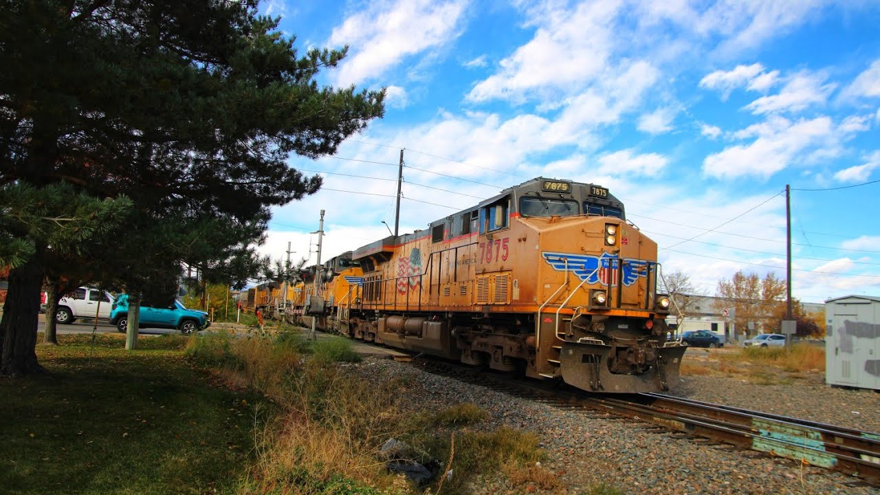 Sweet sounds of freight cars on UP Manifest - YouTube