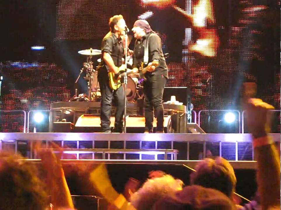 BRUCE SPRINGSTEEN - Glory Days - 10/03/09 - Giants Stadium - YouTube