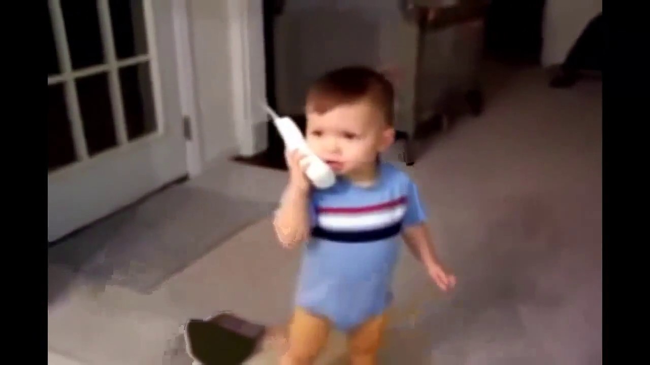 VIDEO CHISTOSO DE BEBE HABLANDO POR TELEFONO!! Bebes inquietos y ...