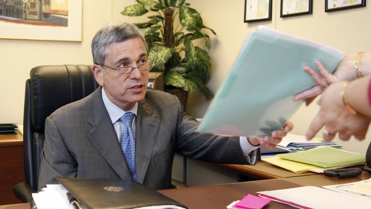 U-M Board of Regents to meet over potential Ron Weiser censure - YouTube