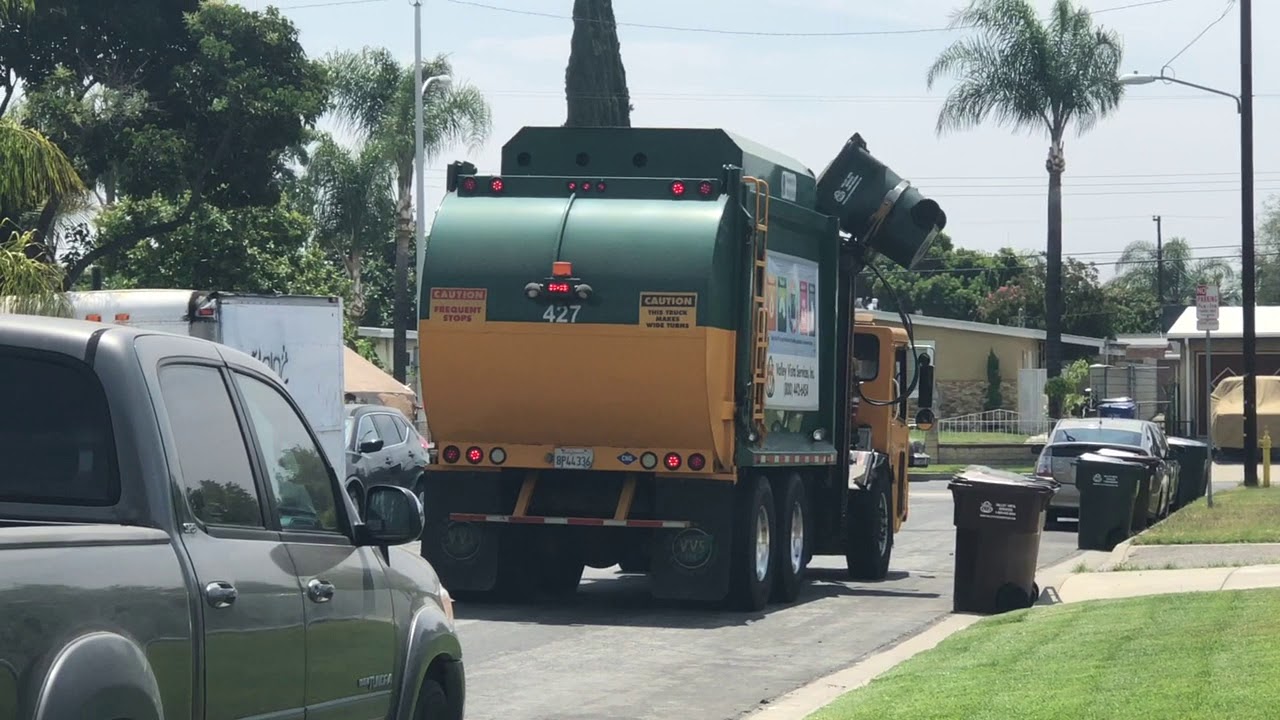 Valley Vista Services CCC LET2 Pendpac truck #427 on green waste on 6 ...
