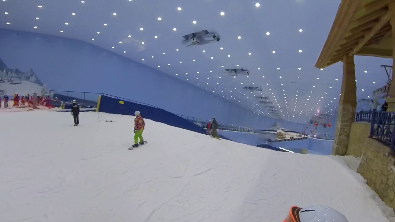 廣州融創冰雪天地室內滑雪場。Guangzhou Sunac Snow world indoor ski intermediate slide ...