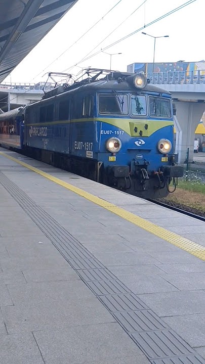 eu07-1517 z ic Korsarz odjazd z Krakowa Głównego - YouTube