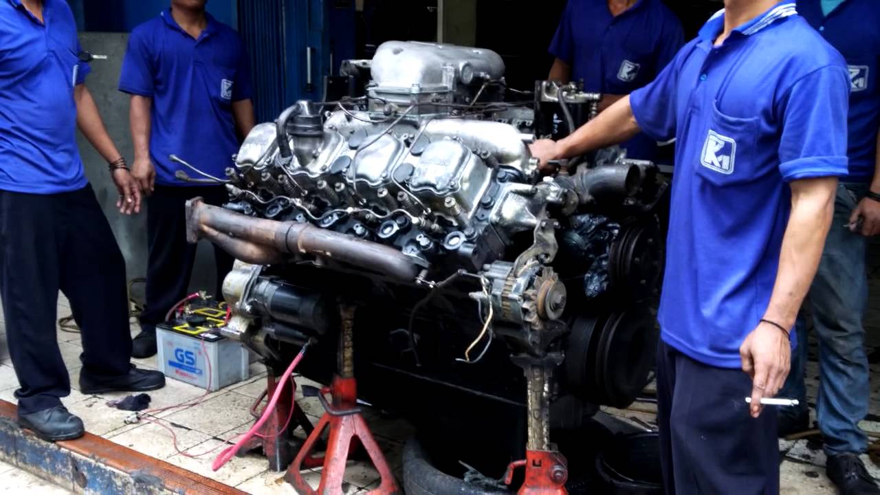 Misubishi Diesel V8 Engine 8DC10 - YouTube
