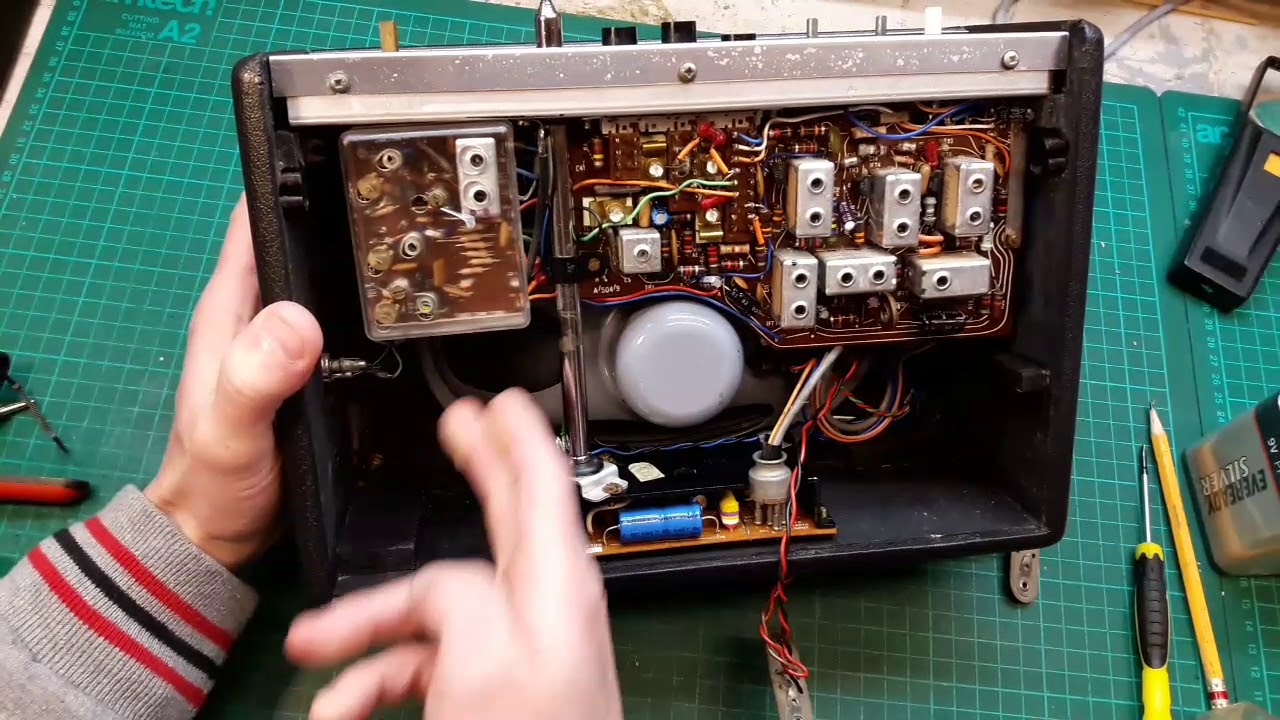 Hacker Hunter Radio 'Bitsa' RP38a - YouTube