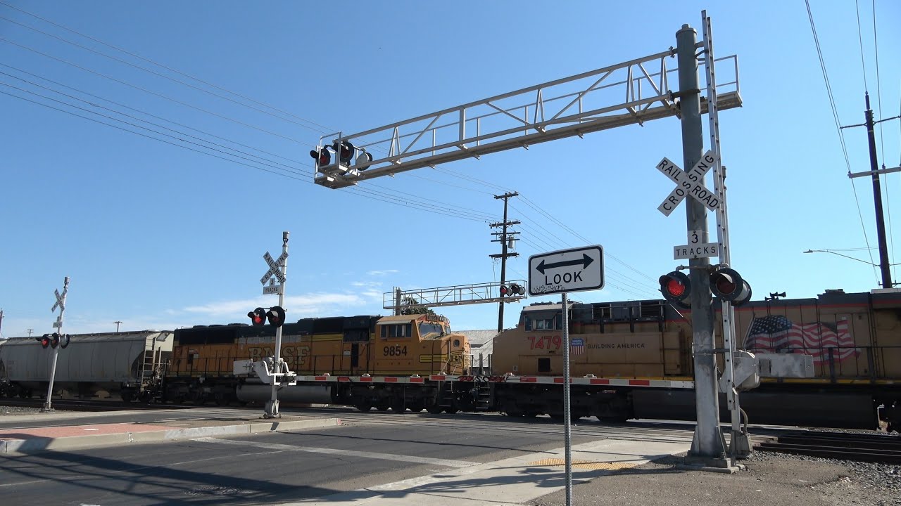 UP 9063 Grain Train With BNSF SD70MAC South/East - E Hazelton Ave ...