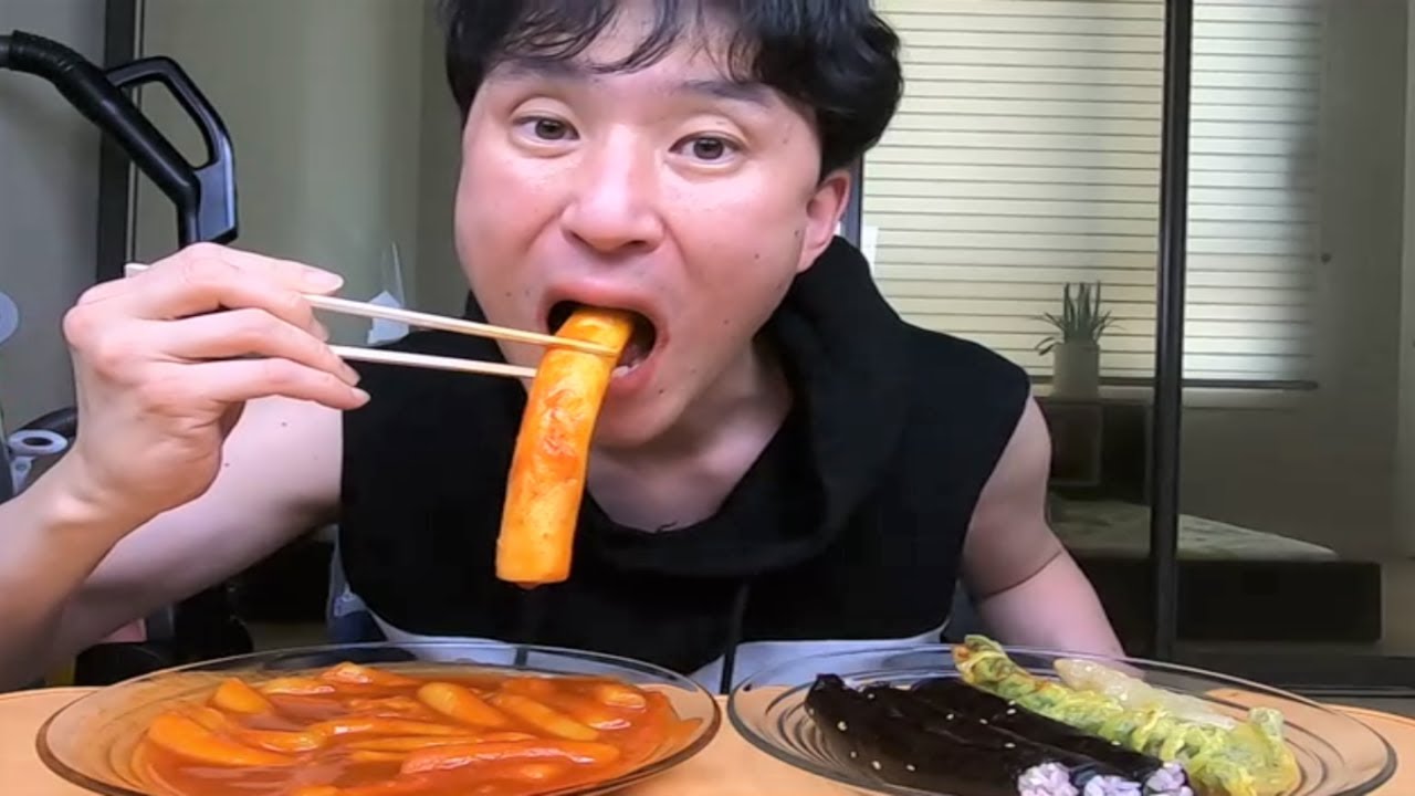 #215.가래떡,밀떡,미니김밥,튀김 간단한 분식 먹방/mukbang/School food/Tteokbokki/Mini ...