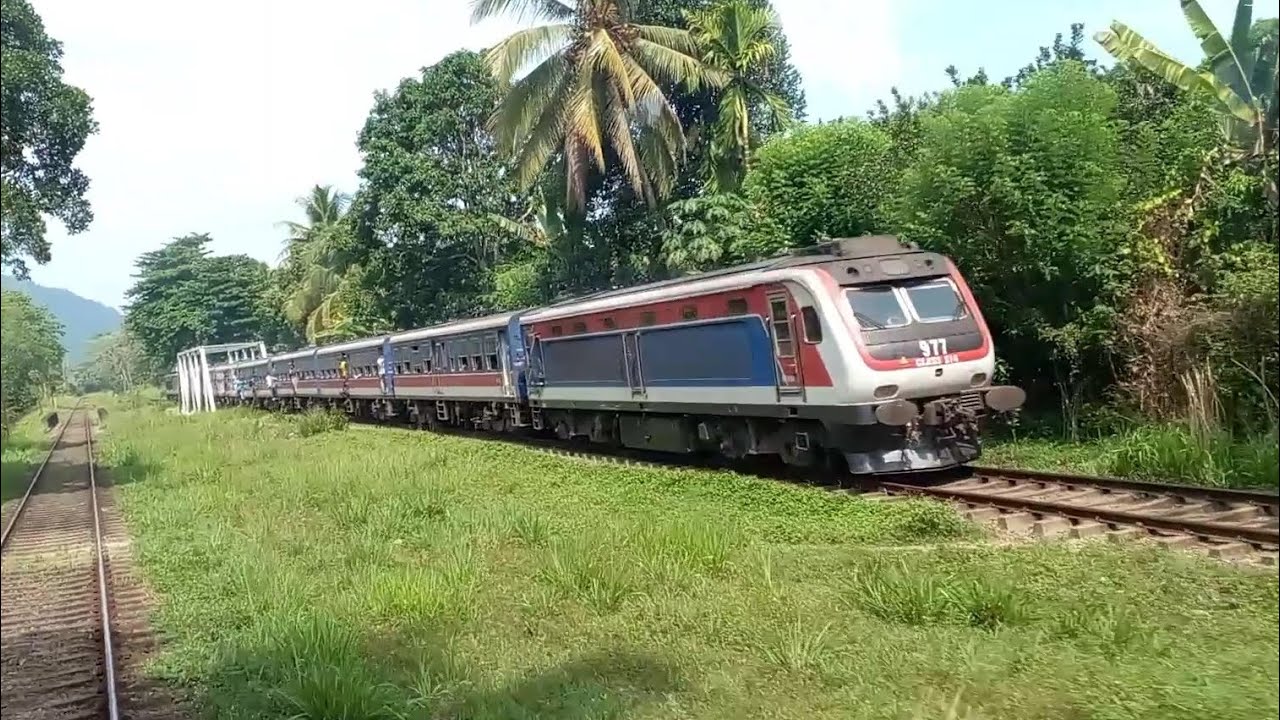 Sri Lanka Railway S14 977 Badulla Special Train Passing Rambukkana ...