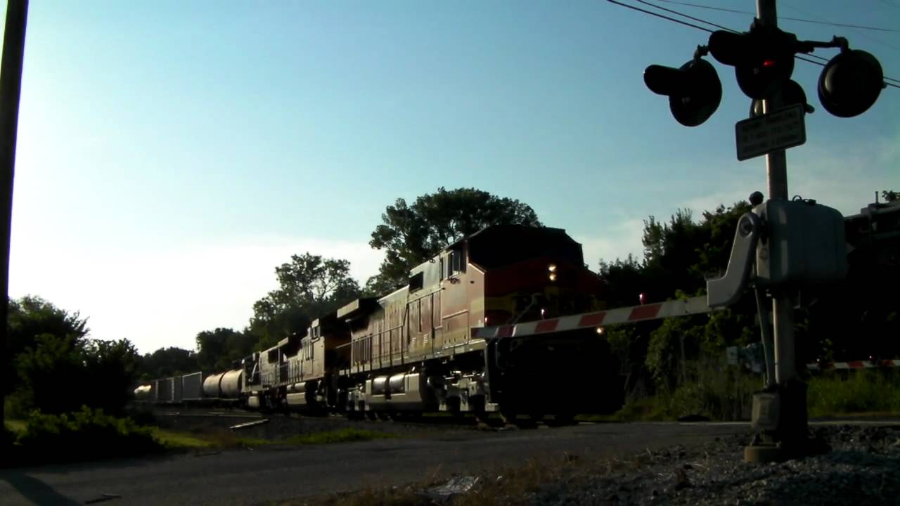 BNSF 4959 on the KCS thru Greenville, Tx. 06/21/2010 © - YouTube