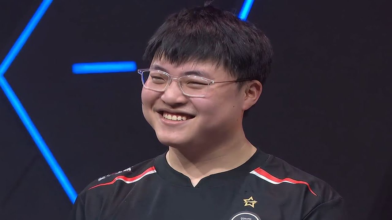 【英雄联盟】EDG战胜WE赛后全场高呼“乌兹”，粉丝的鼓励让Uzi哽咽了！ - YouTube