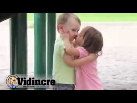 Beso tierno de bebes - YouTube