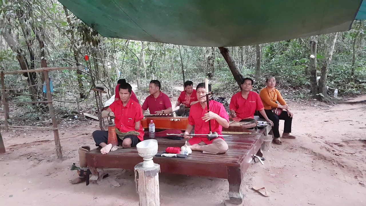 Khmer traditional music in Angkor wat - YouTube
