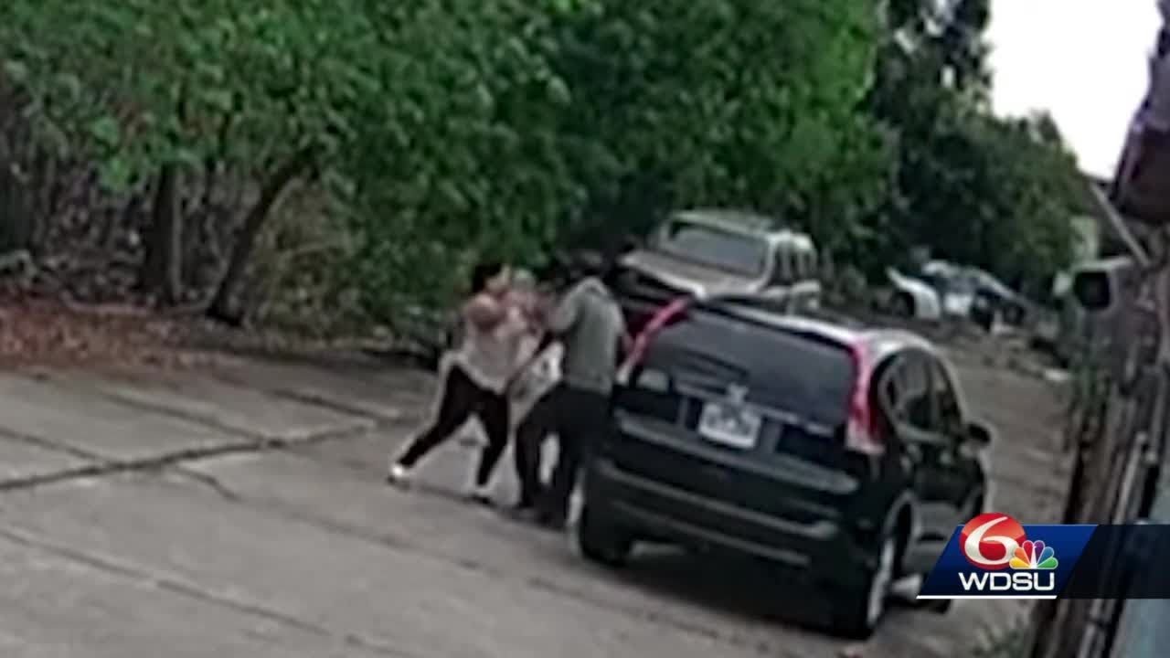 Carjacking caught on cam - YouTube