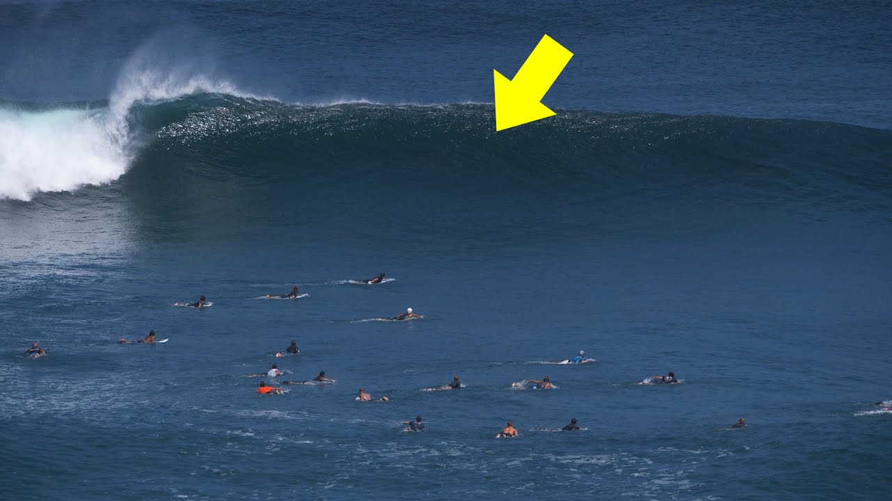 Big Wave Cleans Out The Lineup - Uluwatu - YouTube