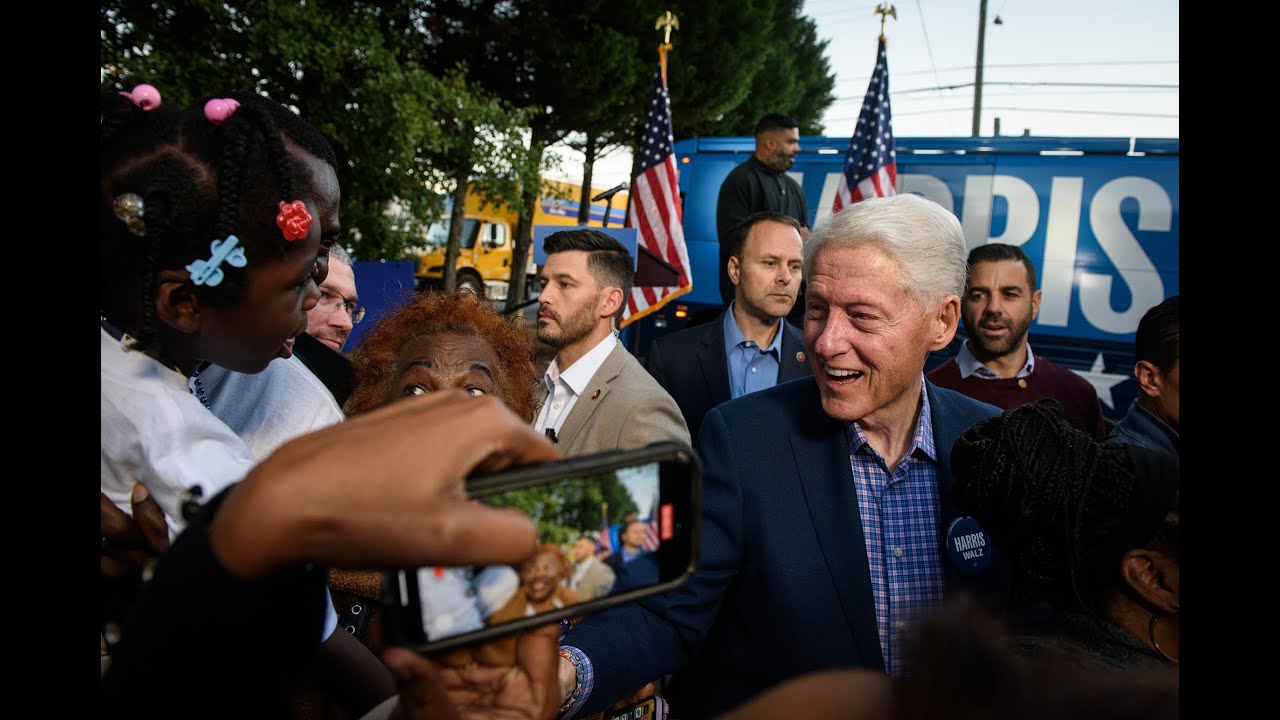 Former President Bill Clinton campaigns for Harris in Arizona - YouTube