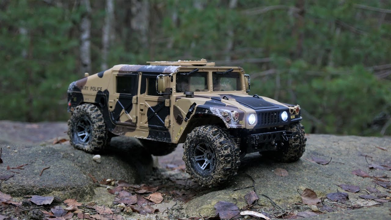 Humvee HG P 408 vs RC4WD C2X - YouTube