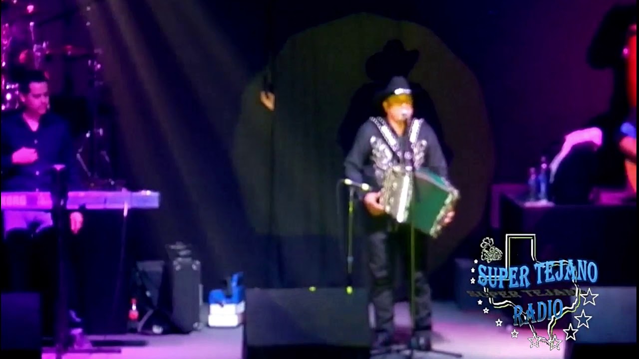 David Farias Me Enamore Live - YouTube