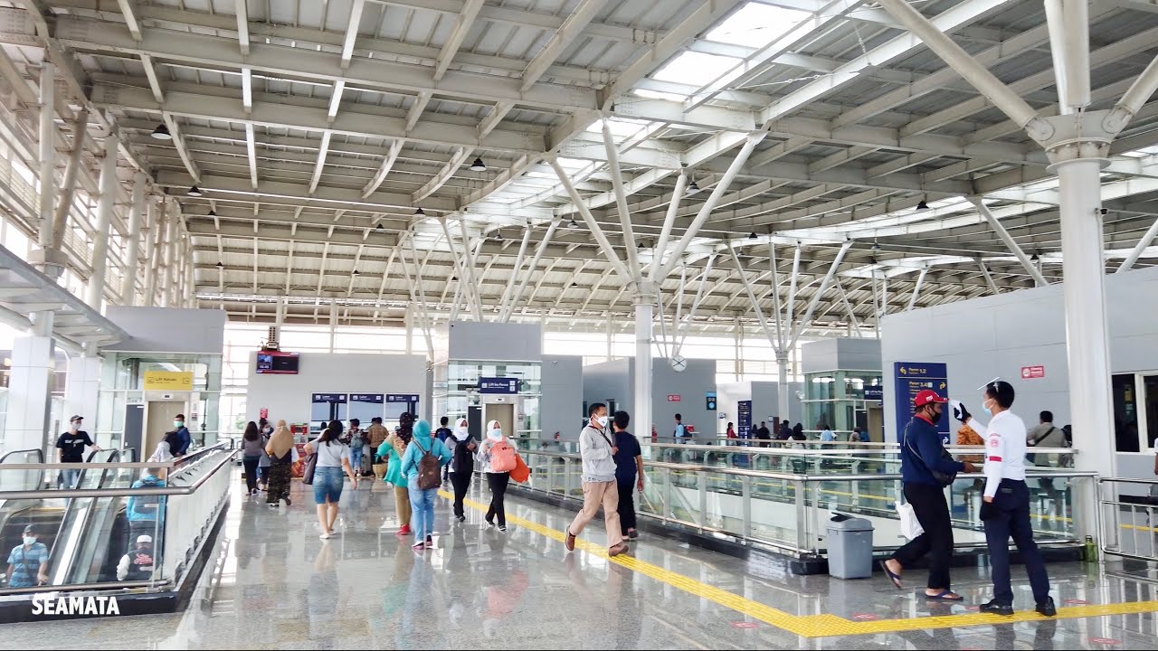 Old and New Jatinegara Station - Walking in Jakarta City 2021 in 4K ...