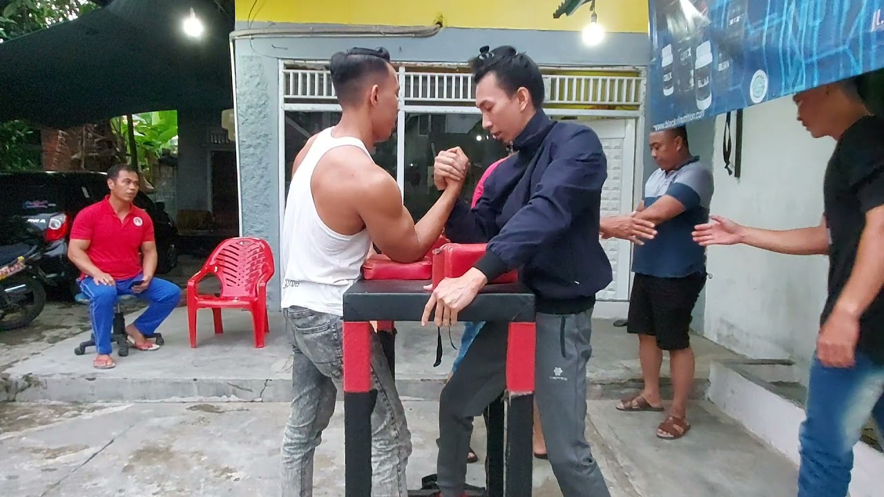 belajar teknik toproll gulat tangan (panco) dengan juara nasional - YouTube
